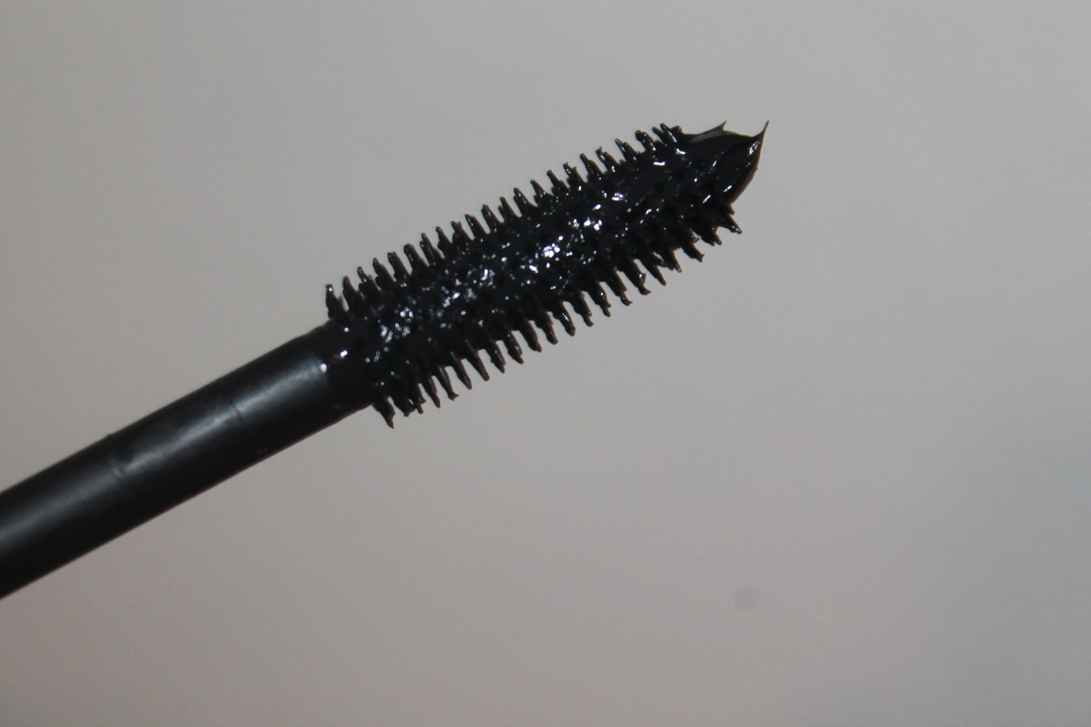 Calvin Klein One Mascara | The Girl Is Poison